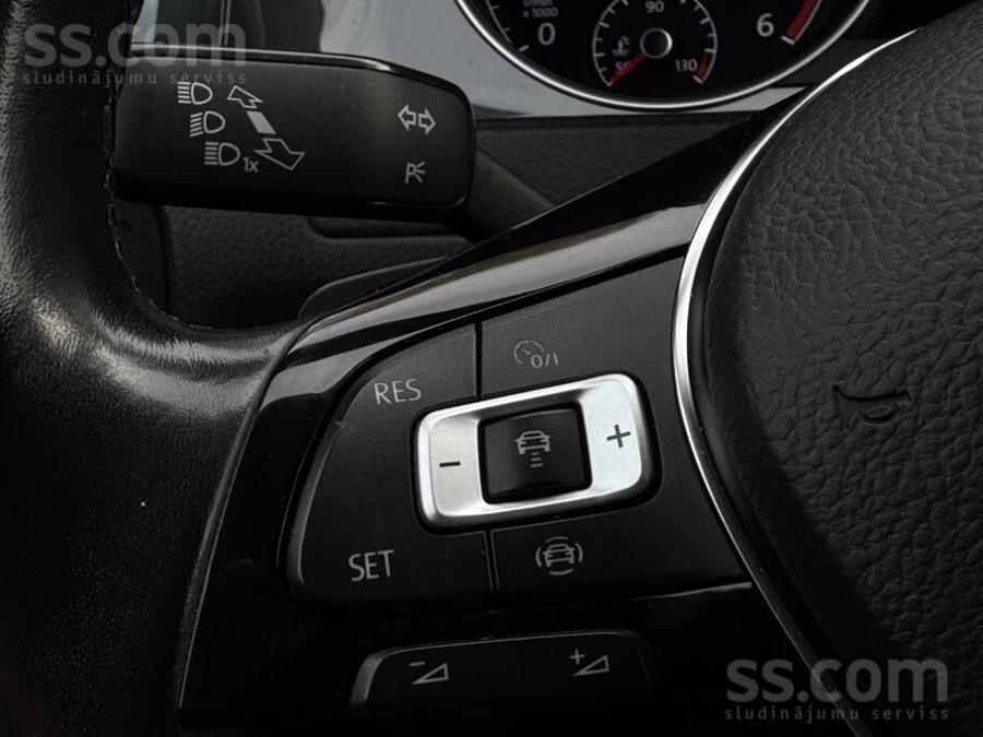White Volkswagen Golf 2020 in Valmiera, with an engine capacity of 2.00 L and mileage of 234 thousand km for 11500 €, photo 11 on AUTOMOTO.COM.LV