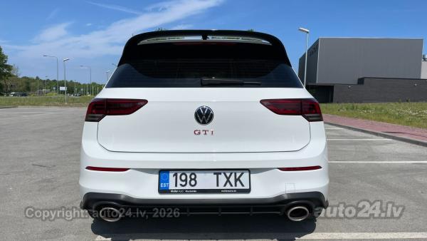 Balts Volkswagen Golf 2021 Tallina, ar dzinēja tilpumu 2.00 L un nobraukumu 83 tūkst. km par 31000 €, foto 1 vietnē AUTOMOTO.COM.LV
