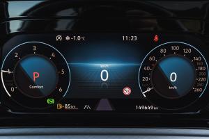 Balts Volkswagen Golf 2021 Ventspils, ar dzinēja tilpumu 2.00 L un nobraukumu 152 tūkst. km par 22500 €, foto 24 vietnē AUTOMOTO.COM.LV