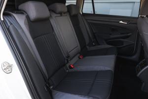 Balts Volkswagen Golf 2021 Ventspils, ar dzinēja tilpumu 2.00 L un nobraukumu 152 tūkst. km par 22500 €, foto 35 vietnē AUTOMOTO.COM.LV