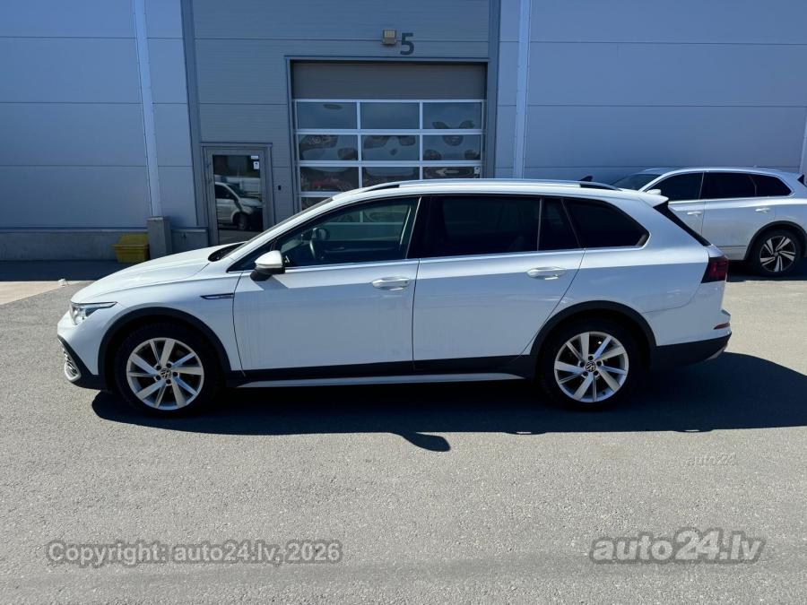 White Volkswagen Golf 2022 in Tallinn, with an engine capacity of 2.00 L and mileage of 175 thousand km for 22900 €, photo 5 on AUTOMOTO.COM.LV