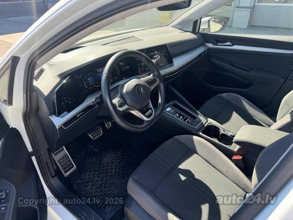 White Volkswagen Golf 2022 in Tallinn, with an engine capacity of 2.00 L and mileage of 175 thousand km for 22900 €, photo 9 on AUTOMOTO.COM.LV