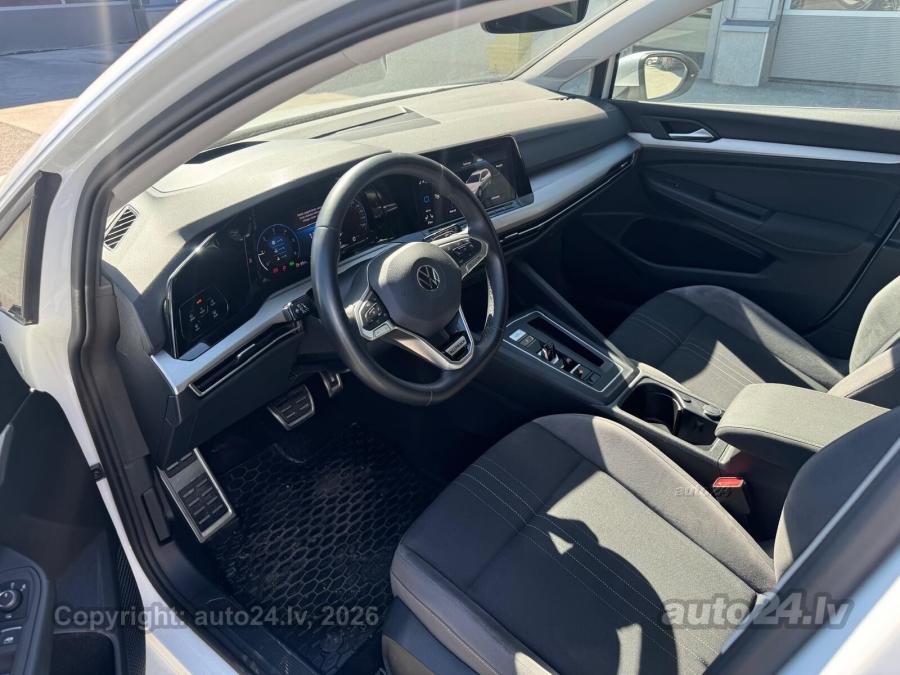 White Volkswagen Golf 2022 in Tallinn, with an engine capacity of 2.00 L and mileage of 175 thousand km for 22900 €, photo 10 on AUTOMOTO.COM.LV