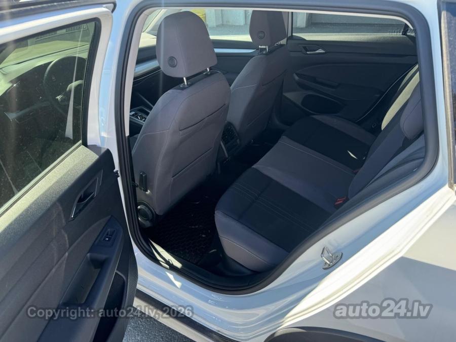 White Volkswagen Golf 2022 in Tallinn, with an engine capacity of 2.00 L and mileage of 175 thousand km for 22900 €, photo 12 on AUTOMOTO.COM.LV