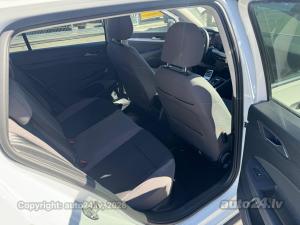 White Volkswagen Golf 2022 in Tallinn, with an engine capacity of 2.00 L and mileage of 175 thousand km for 22900 €, photo 13 on AUTOMOTO.COM.LV