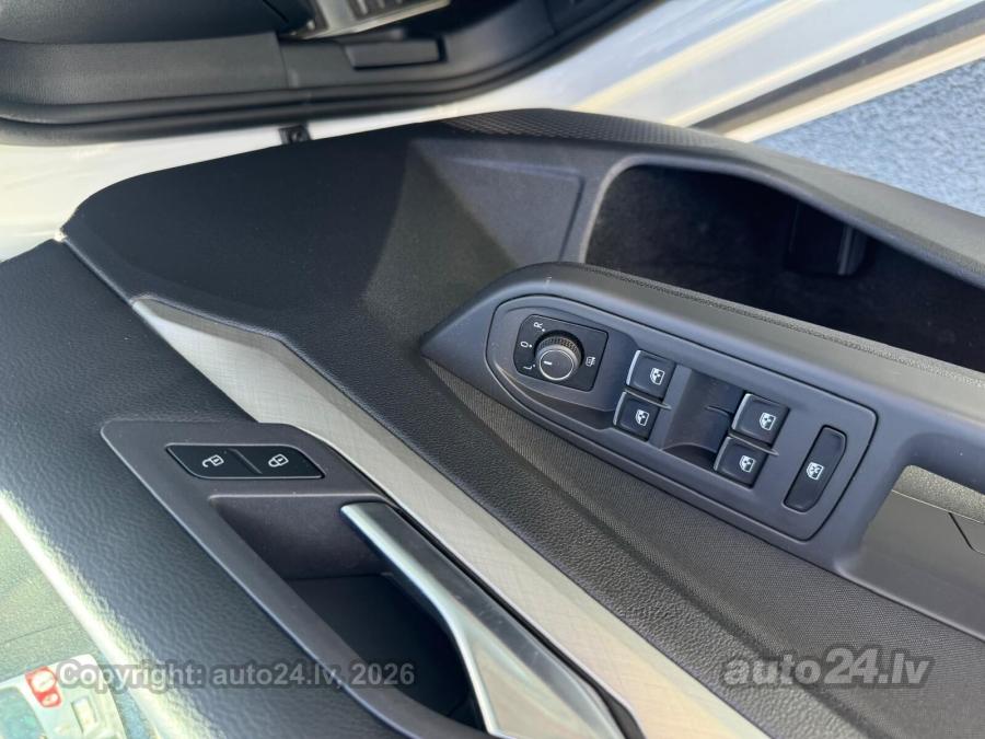 White Volkswagen Golf 2022 in Tallinn, with an engine capacity of 2.00 L and mileage of 175 thousand km for 22900 €, photo 15 on AUTOMOTO.COM.LV