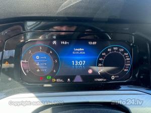 White Volkswagen Golf 2022 in Tallinn, with an engine capacity of 2.00 L and mileage of 175 thousand km for 22900 €, photo 17 on AUTOMOTO.COM.LV