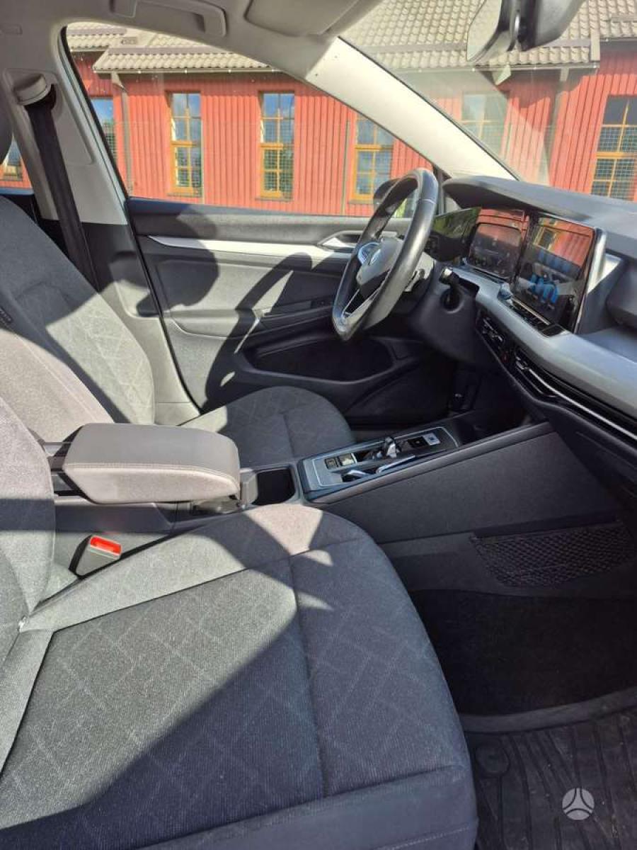 White Volkswagen Golf 2022 in Siauliai, with an engine capacity of 1.97 L and mileage of 267 thousand km for 10900 €, photo 9 on AUTOMOTO.COM.LV