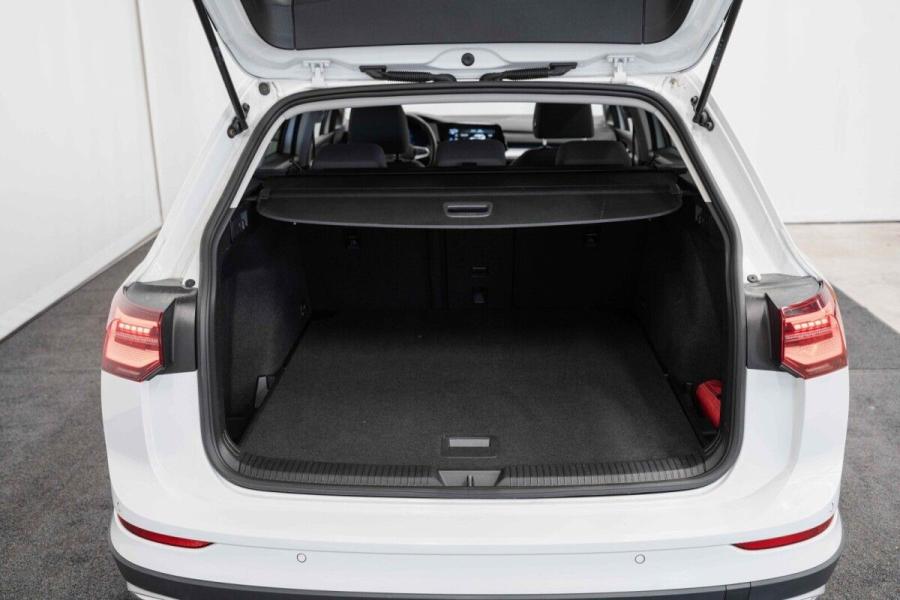 Balts Volkswagen Golf 2022 Tallina, ar dzinēja tilpumu 2.00 L un nobraukumu 175 tūkst. km par 22900 €, foto 16 vietnē AUTOMOTO.COM.LV