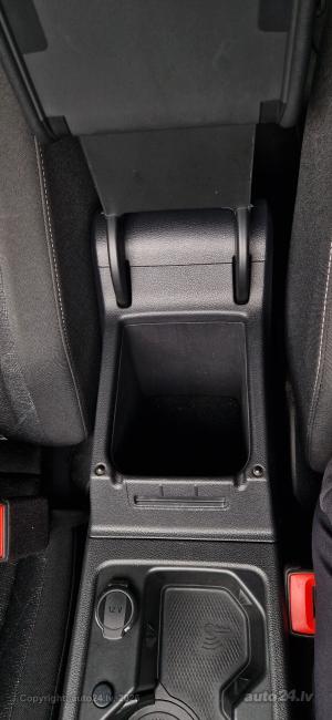 Balts Volkswagen Golf 2023 Pērnava, ar dzinēja tilpumu 1.50 L un nobraukumu 120 tūkst. km par 20999 €, foto 17 vietnē AUTOMOTO.COM.LV