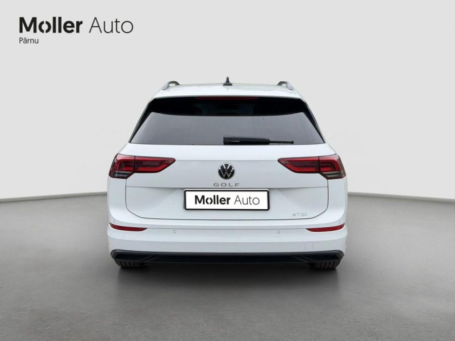 Balts Volkswagen Golf 2023 Pērnava, ar dzinēja tilpumu 1.50 L un nobraukumu 114 tūkst. km par 18850 €, foto 5 vietnē AUTOMOTO.COM.LV
