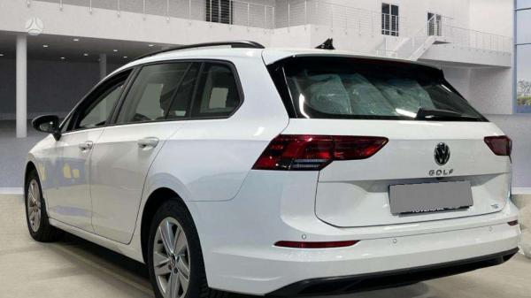White Volkswagen Golf 2023 in Vilnius, with an engine capacity of 1.50 L and mileage of 43 thousand km for 18997 €, photo 4 on AUTOMOTO.COM.LV