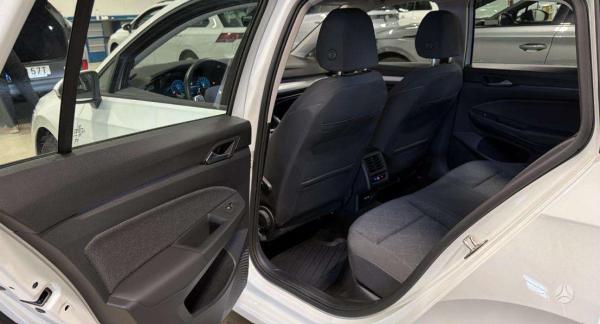 Volkswagen Golf 2023 Viļņa vietnē Balts Volkswagen Golf 2023 Viļņa, ar dzinēja tilpumu 1.50 L un nobraukumu 50 tūkst. km par 19785 €, foto 11 vietnē AUTOMOTO.COM.LV