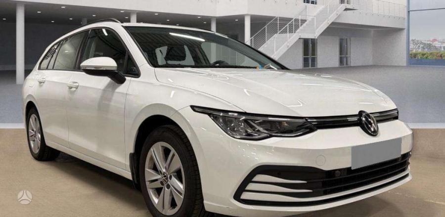 White Volkswagen Golf 2023 in Vilnius, with an engine capacity of 1.50 L and mileage of 51 thousand km for 18635 €, photo 4 on AUTOMOTO.COM.LV