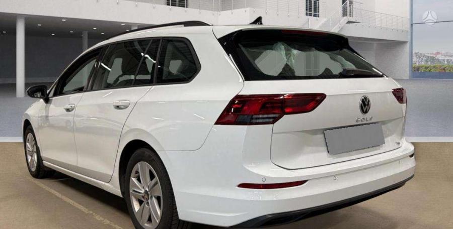 White Volkswagen Golf 2023 in Vilnius, with an engine capacity of 1.50 L and mileage of 51 thousand km for 18635 €, photo 5 on AUTOMOTO.COM.LV