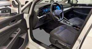 White Volkswagen Golf 2023 in Vilnius, with an engine capacity of 1.50 L and mileage of 51 thousand km for 18635 €, photo 8 on AUTOMOTO.COM.LV