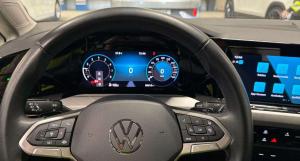 White Volkswagen Golf 2023 in Vilnius, with an engine capacity of 1.50 L and mileage of 51 thousand km for 18635 €, photo 9 on AUTOMOTO.COM.LV