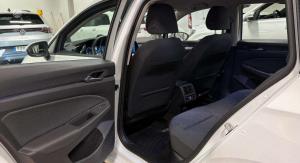 White Volkswagen Golf 2023 in Vilnius, with an engine capacity of 1.50 L and mileage of 51 thousand km for 18635 €, photo 12 on AUTOMOTO.COM.LV