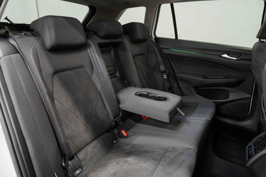 White Volkswagen Golf 2023 in Tallinn, with an engine capacity of 2.00 L and mileage of 125 thousand km for 20900 €, photo 15 on AUTOMOTO.COM.LV
