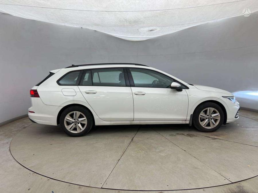 Balts Volkswagen Golf 2023 Viļņa, ar dzinēja tilpumu 1.50 L un nobraukumu 8 tūkst. km par 21420 €, foto 4 vietnē AUTOMOTO.COM.LV
