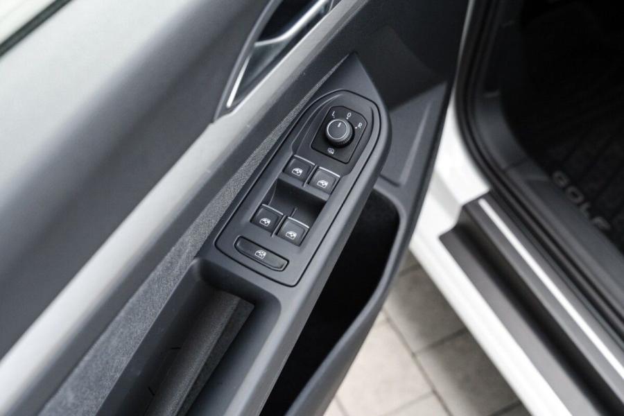 Balts Volkswagen Golf 2024 Mārupe, ar dzinēja tilpumu 2.00 L un nobraukumu 59 tūkst. km par 21900 €, foto 8 vietnē AUTOMOTO.COM.LV
