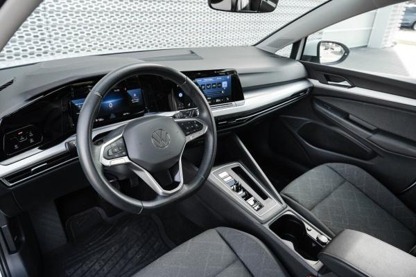 Volkswagen Golf 2024 Mārupe vietnē Balts Volkswagen Golf 2024 Mārupe, ar dzinēja tilpumu 2.00 L un nobraukumu 59 tūkst. km par 21900 €, foto 9 vietnē AUTOMOTO.COM.LV