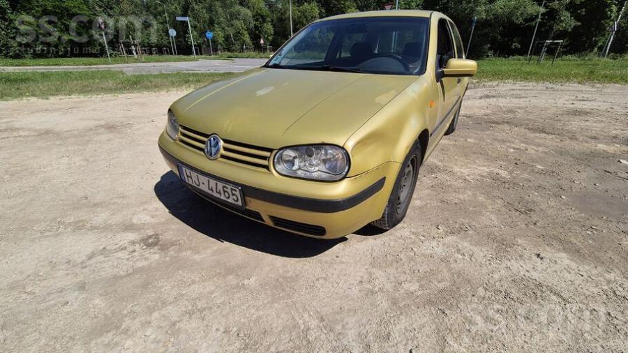 Yellow Volkswagen Golf 1999 in Riga, with an engine capacity of 1.60 L and mileage of 269 thousand km for 850 €, photo 1 on AUTOMOTO.COM.LV