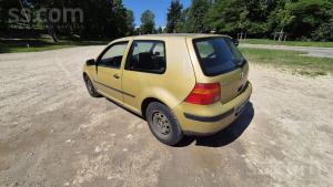 Yellow Volkswagen Golf 1999 in Riga, with an engine capacity of 1.60 L and mileage of 269 thousand km for 850 €, photo 4 on AUTOMOTO.COM.LV