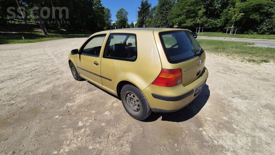 Yellow Volkswagen Golf 1999 in Riga, with an engine capacity of 1.60 L and mileage of 269 thousand km for 850 €, photo 4 on AUTOMOTO.COM.LV