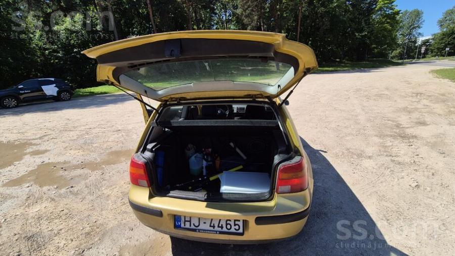 Yellow Volkswagen Golf 1999 in Riga, with an engine capacity of 1.60 L and mileage of 269 thousand km for 850 €, photo 6 on AUTOMOTO.COM.LV