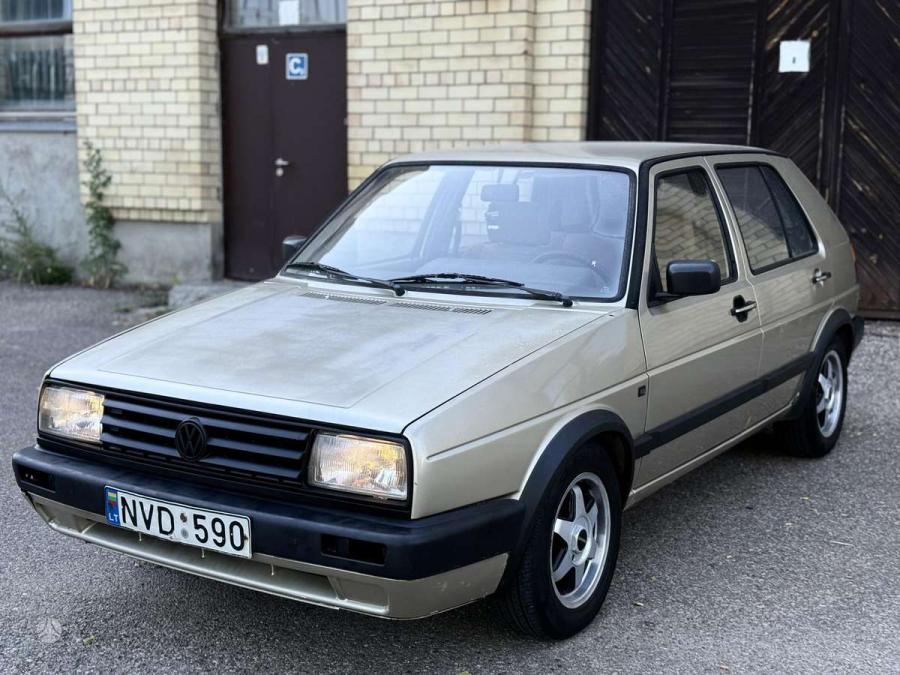 Yellow Volkswagen Golf 1987 in Vilnius, with an engine capacity of 1.60 L and mileage of 171 thousand km for 1300 €, photo 1 on AUTOMOTO.COM.LV