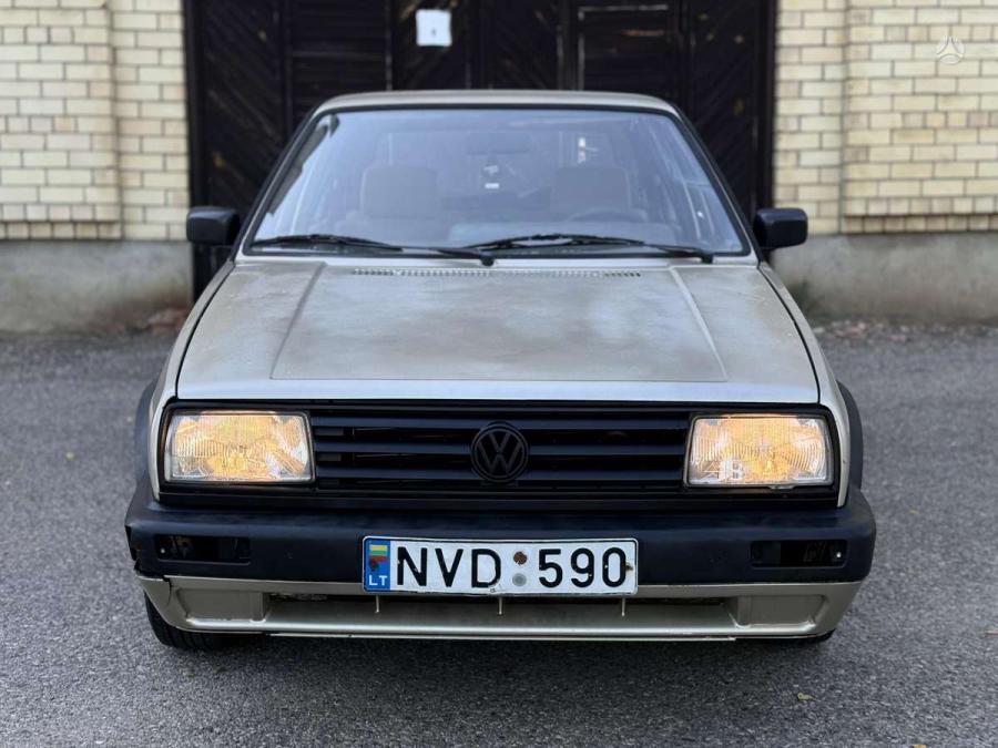 Yellow Volkswagen Golf 1987 in Vilnius, with an engine capacity of 1.60 L and mileage of 171 thousand km for 1300 €, photo 3 on AUTOMOTO.COM.LV