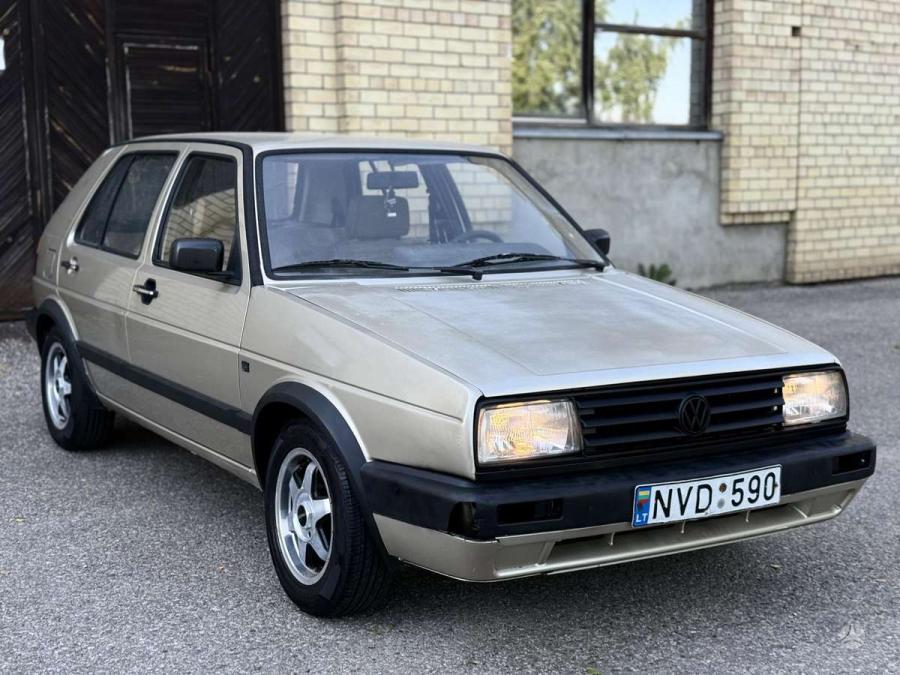 Yellow Volkswagen Golf 1987 in Vilnius, with an engine capacity of 1.60 L and mileage of 171 thousand km for 1300 €, photo 4 on AUTOMOTO.COM.LV