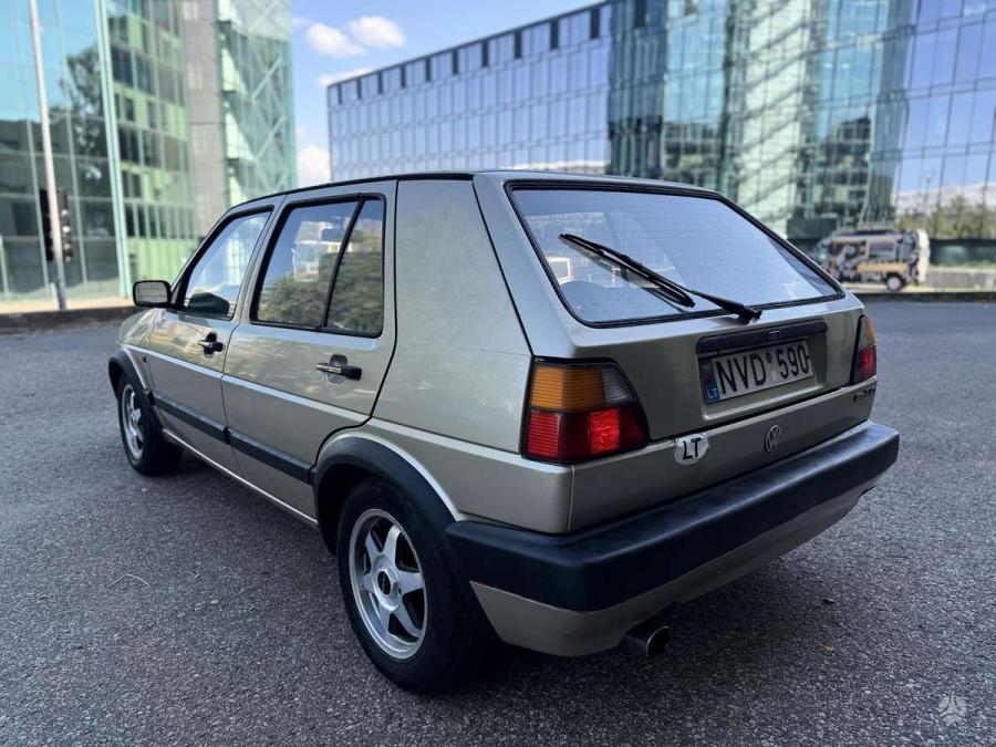 Yellow Volkswagen Golf 1987 in Vilnius, with an engine capacity of 1.60 L and mileage of 171 thousand km for 1300 €, photo 6 on AUTOMOTO.COM.LV