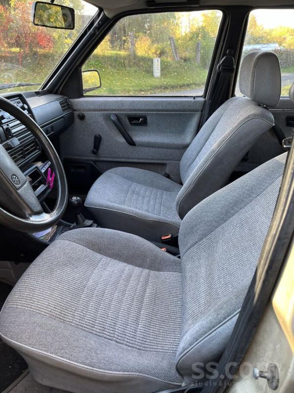 Yellow Volkswagen Golf 1988 in Cesis, with an engine capacity of 1.80 L and mileage of 230 thousand km for 2200 €, photo 3 on AUTOMOTO.COM.LV