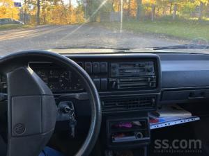 Dzeltens Volkswagen Golf 1988 Cēsis, ar dzinēja tilpumu 1.80 L un nobraukumu 230 tūkst. km par 2200 €, foto 5 vietnē AUTOMOTO.COM.LV