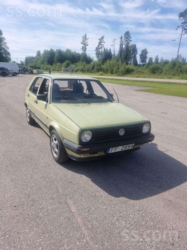 Yellow Volkswagen Golf 1990 in Riga, with an engine capacity of 1.60 L and mileage of 168 thousand km for 3000 €, photo 6 on AUTOMOTO.COM.LV