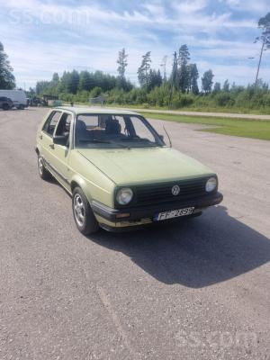 Yellow Volkswagen Golf 1990 in Riga, with an engine capacity of 1.60 L and mileage of 168 thousand km for 3000 €, photo 7 on AUTOMOTO.COM.LV