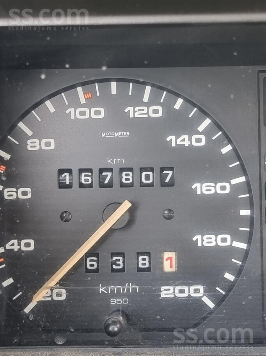 Dzeltens Volkswagen Golf 1990 Rīga, ar dzinēja tilpumu 1.60 L un nobraukumu 168 tūkst. km par 3000 €, foto 1 vietnē AUTOMOTO.COM.LV