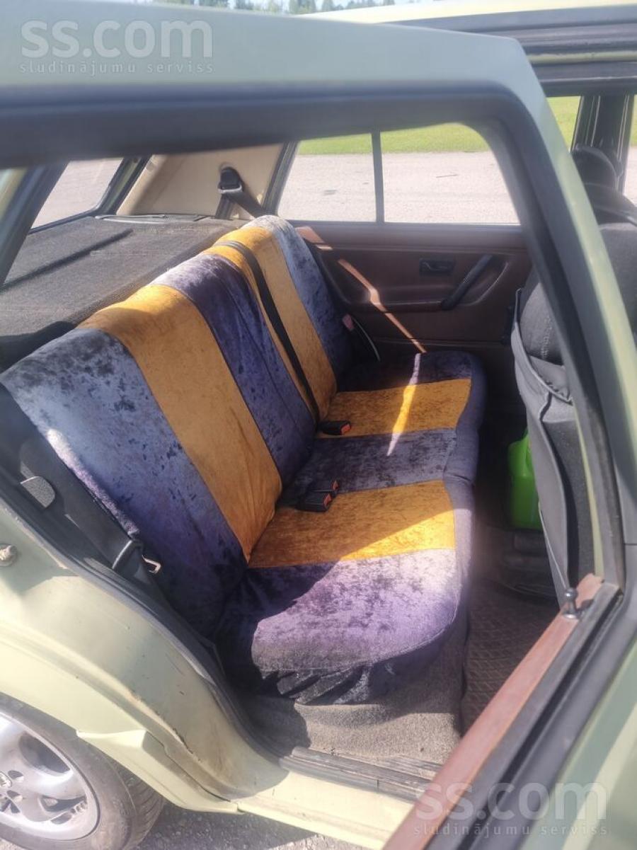 Dzeltens Volkswagen Golf 1990 Rīga, ar dzinēja tilpumu 1.60 L un nobraukumu 168 tūkst. km par 3000 €, foto 5 vietnē AUTOMOTO.COM.LV