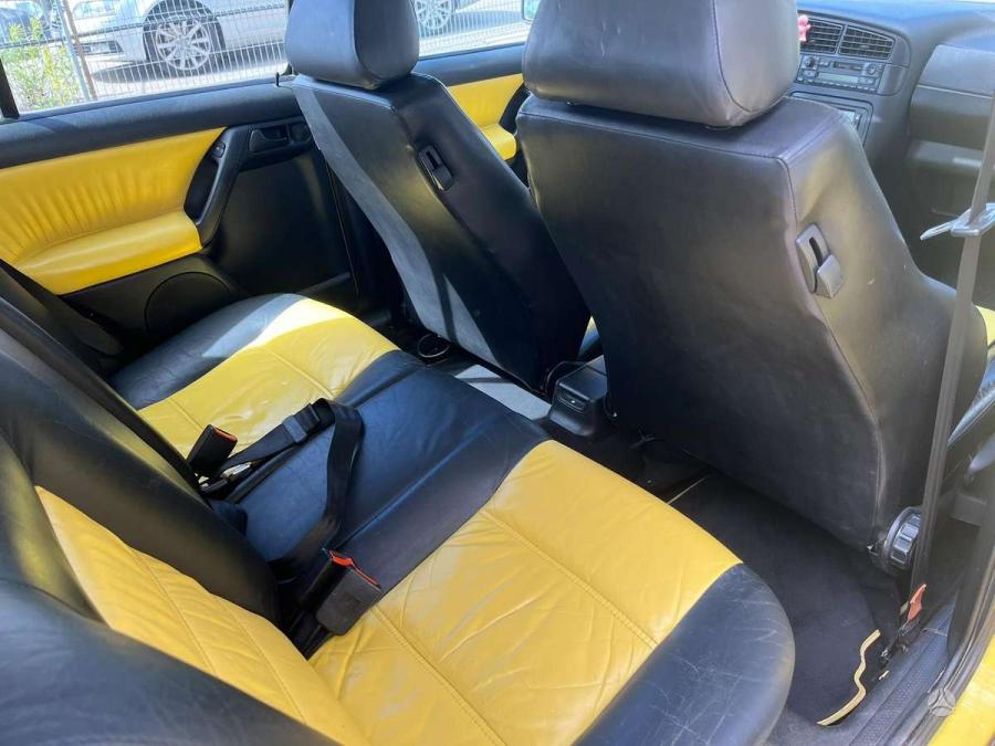 Yellow Volkswagen Golf 1995 in Marijampole, with an engine capacity of 1.98 L and mileage of 254 thousand km for 2999 €, photo 20 on AUTOMOTO.COM.LV