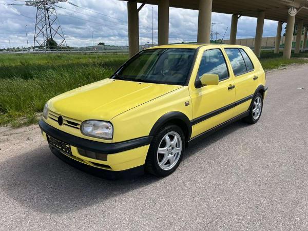 Yellow Volkswagen Golf 1995 in Marijampole, with an engine capacity of 1.98 L and mileage of 254 thousand km for 2999 €, photo 1 on AUTOMOTO.COM.LV
