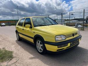 Yellow Volkswagen Golf 1995 in Marijampole, with an engine capacity of 1.98 L and mileage of 254 thousand km for 2999 €, photo 4 on AUTOMOTO.COM.LV
