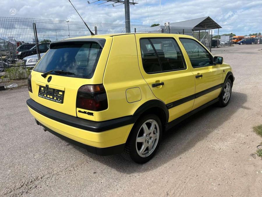 Yellow Volkswagen Golf 1995 in Marijampole, with an engine capacity of 1.98 L and mileage of 254 thousand km for 2999 €, photo 5 on AUTOMOTO.COM.LV