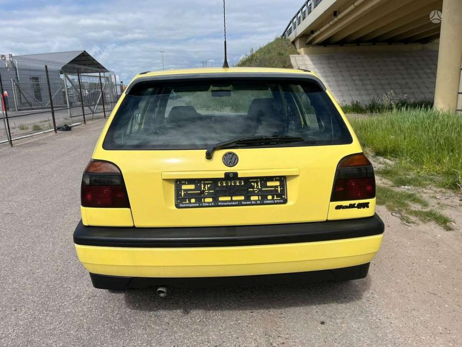 Yellow Volkswagen Golf 1995 in Marijampole, with an engine capacity of 1.98 L and mileage of 254 thousand km for 2999 €, photo 6 on AUTOMOTO.COM.LV
