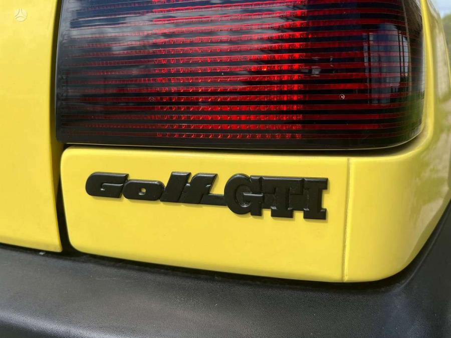 Yellow Volkswagen Golf 1995 in Marijampole, with an engine capacity of 1.98 L and mileage of 254 thousand km for 2999 €, photo 7 on AUTOMOTO.COM.LV