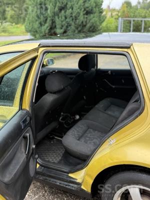 Yellow Volkswagen Golf 1998 in Kuldiga, with an engine capacity of 1.90 L and mileage of 378 thousand km for 600 €, photo 7 on AUTOMOTO.COM.LV