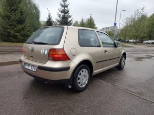 Yellow Volkswagen Golf 2001 in Vilnius, with an engine capacity of 1.40 L and mileage of 103 thousand km for 1800 €, photo 9 on AUTOMOTO.COM.LV