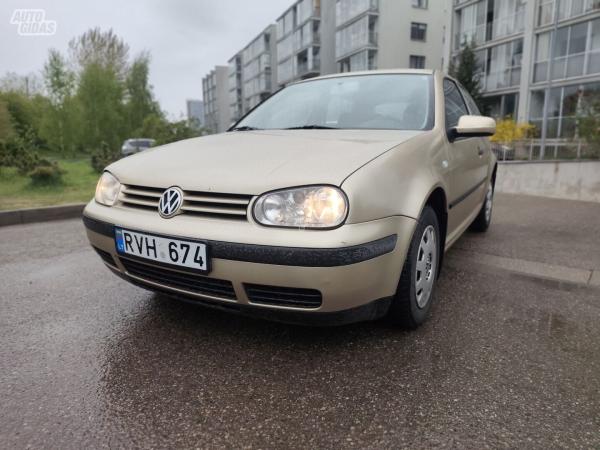 Dzeltens Volkswagen Golf 2001 Viļņa, ar dzinēja tilpumu 1.40 L un nobraukumu 103 tūkst. km par 1800 €, foto 1 vietnē AUTOMOTO.COM.LV