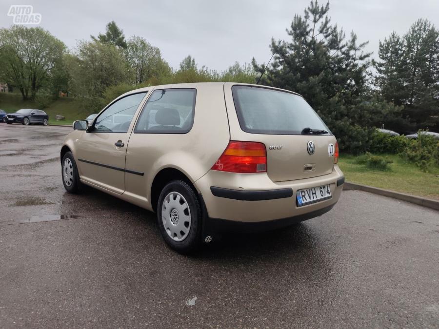 Dzeltens Volkswagen Golf 2001 Viļņa, ar dzinēja tilpumu 1.40 L un nobraukumu 103 tūkst. km par 1800 €, foto 7 vietnē AUTOMOTO.COM.LV
